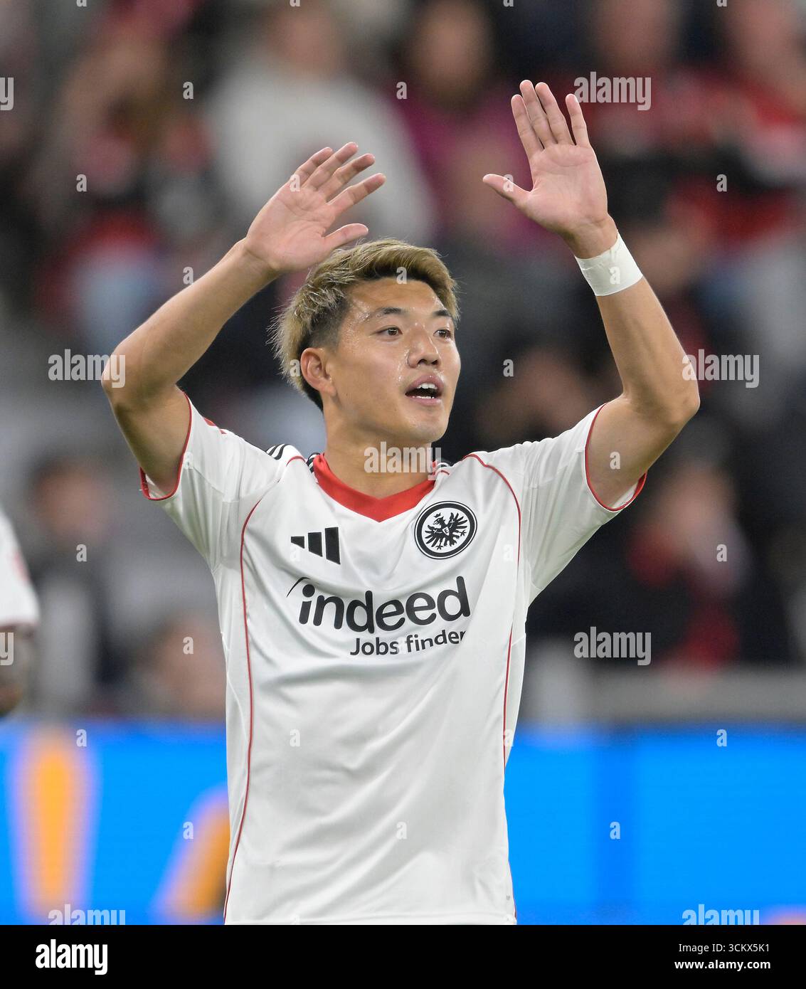Ritsu Doan (Doan) (Eintracht Frankfurt) gesture, 1. Bundesliga, 3 ...