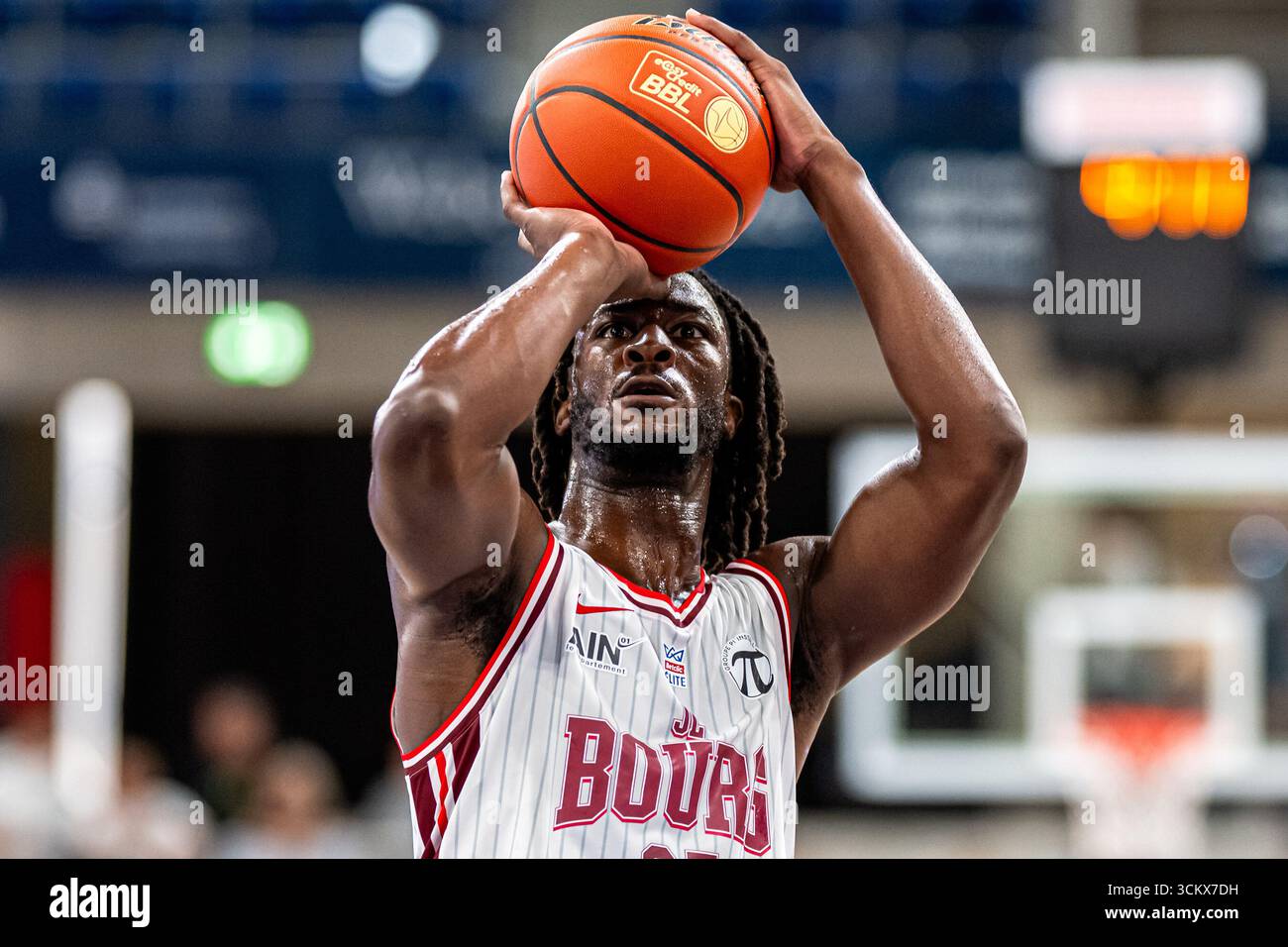 Adam Mokoka (95; JL Bourg Basket) von JL Bourg Basket wirft ...