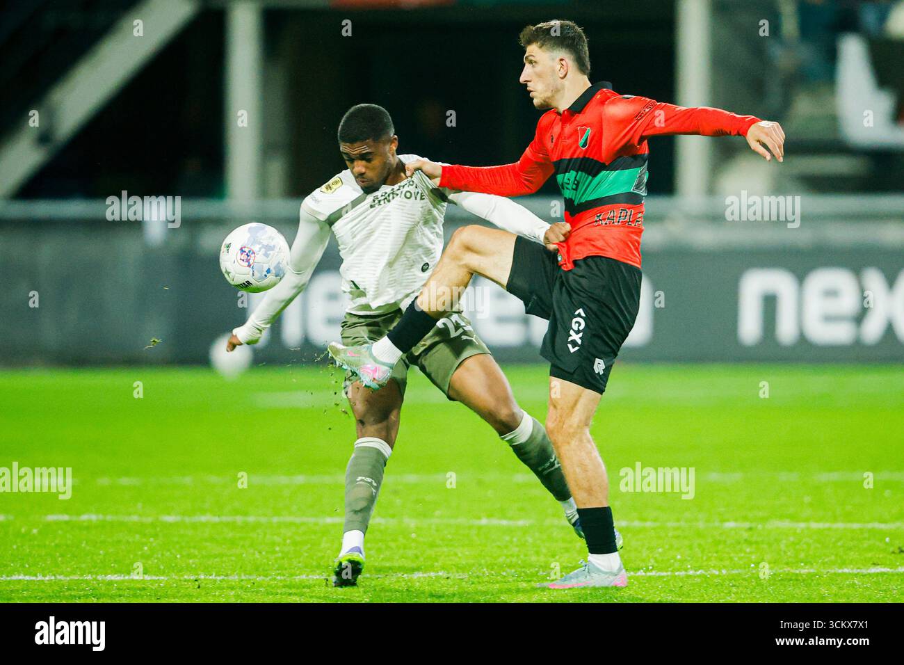 NIJMEGEN, NETHERLANDS - SEPTEMBER 13: Myron Boadu of PSV battles for ...