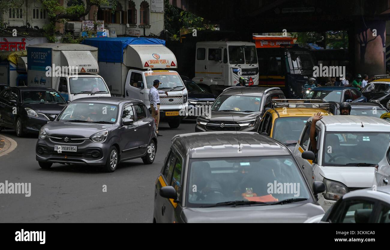 MUMBAI, INDIA - SEPTEMBER 13: There is a traffic jam on Tilak Bridge in ...