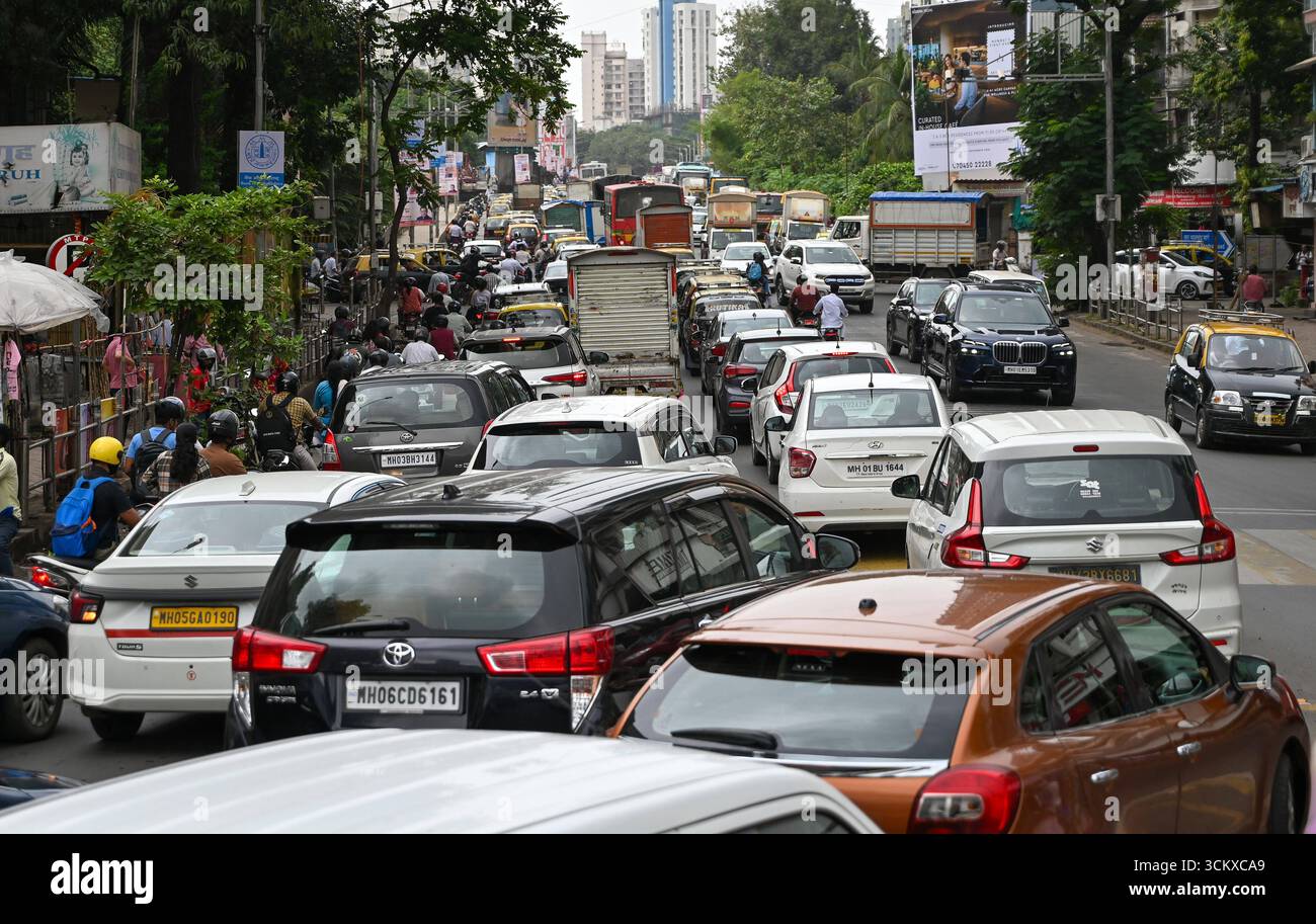 MUMBAI, INDIA - SEPTEMBER 13: There is a traffic jam on Tilak Bridge in ...