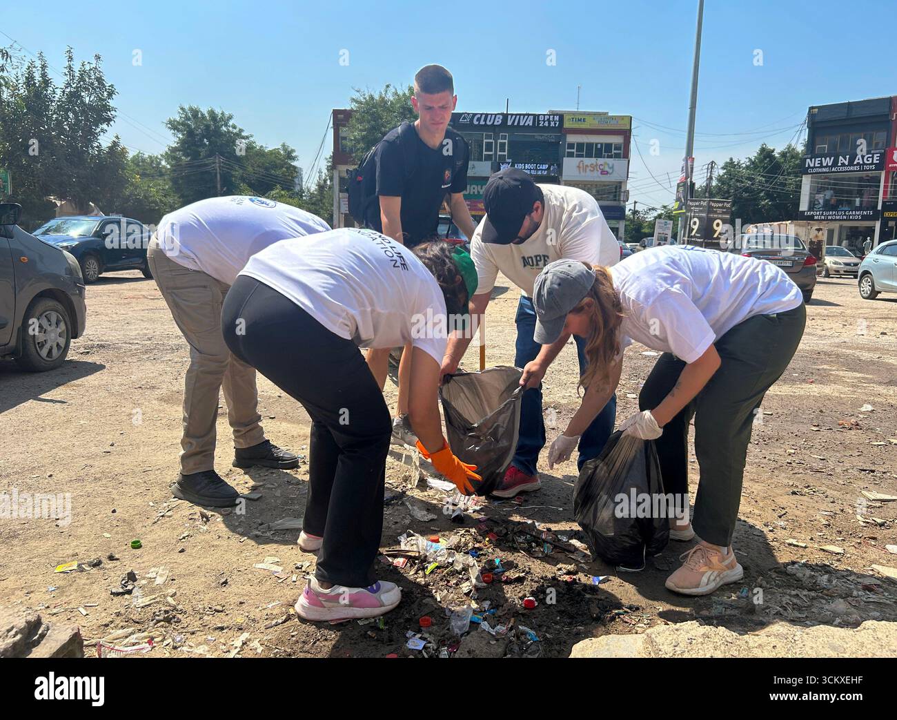 GURUGRAM, INDIA - SEPTEMBER 13: Volunteers of Let's Clean Gurugram ...