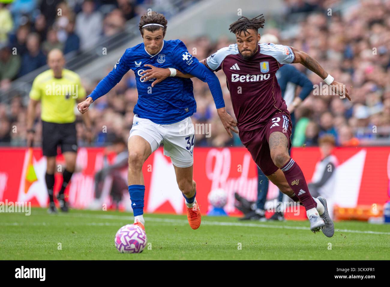 Tyrone Mings #5 of Aston Villa F.C challenged by Merlin Rohl #34 of ...