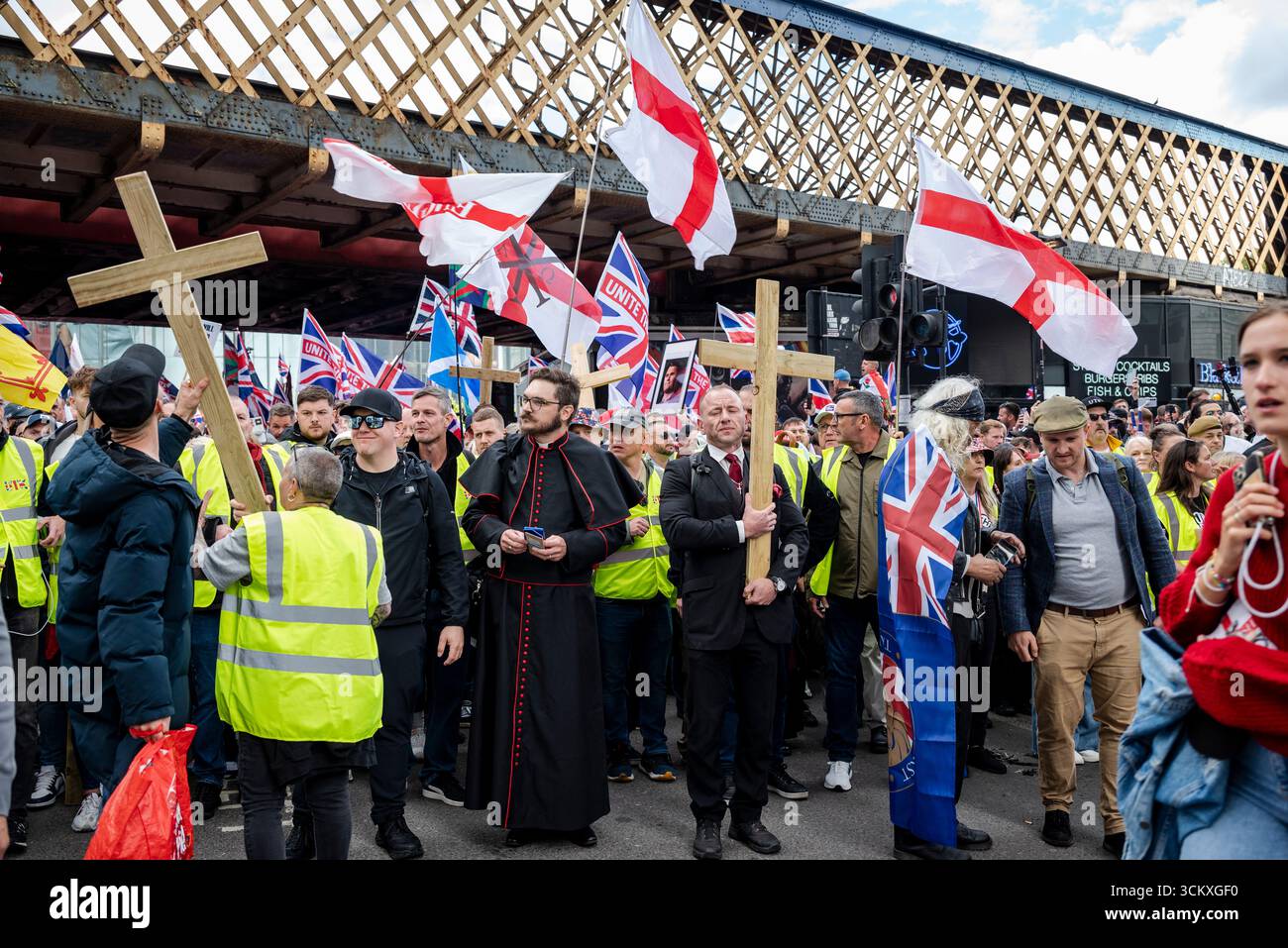 'Unite the Kingdom' march led by Tommy Robinson gathers hundreds of ...