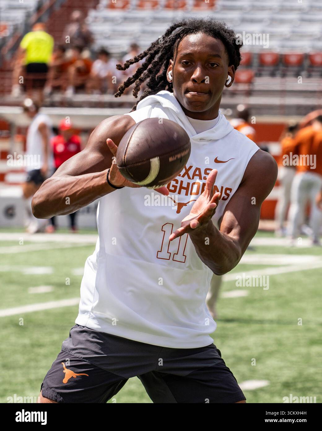 Sept 13, 2025. Michael Terry III (11) of the Texas Longhorns during ...