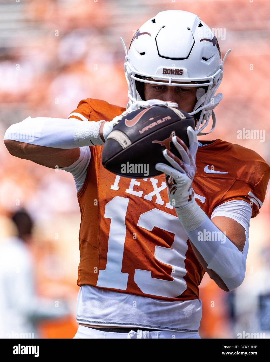 Sept 13, 2025. Parker Livingstone (13) of the Texas Longhorns during ...