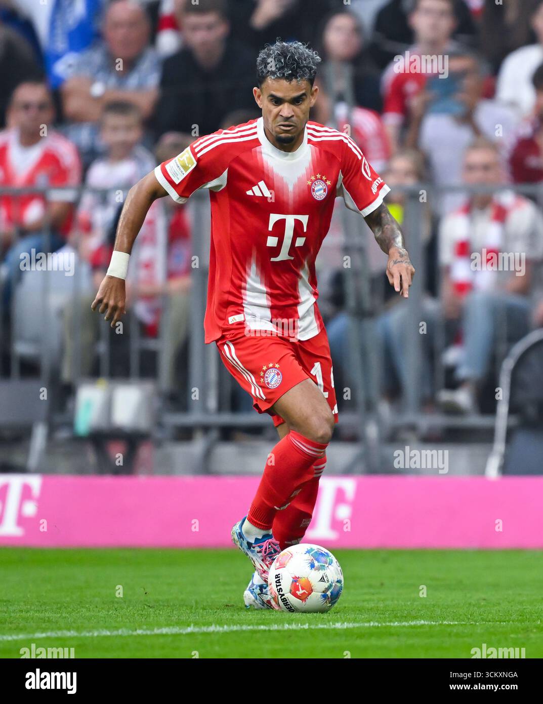 13 September 2025, Bavaria, Munich: Soccer: Bundesliga, Bayern Munich ...