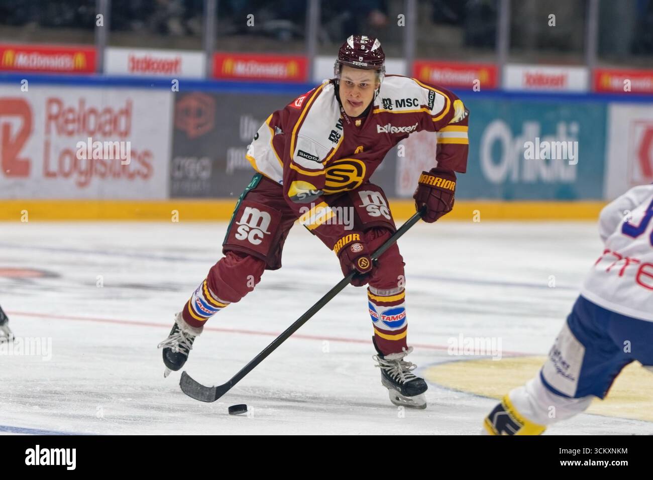 Jesse Puljujarvi (9 Geneve Servette HC) in action (close up) during the ...