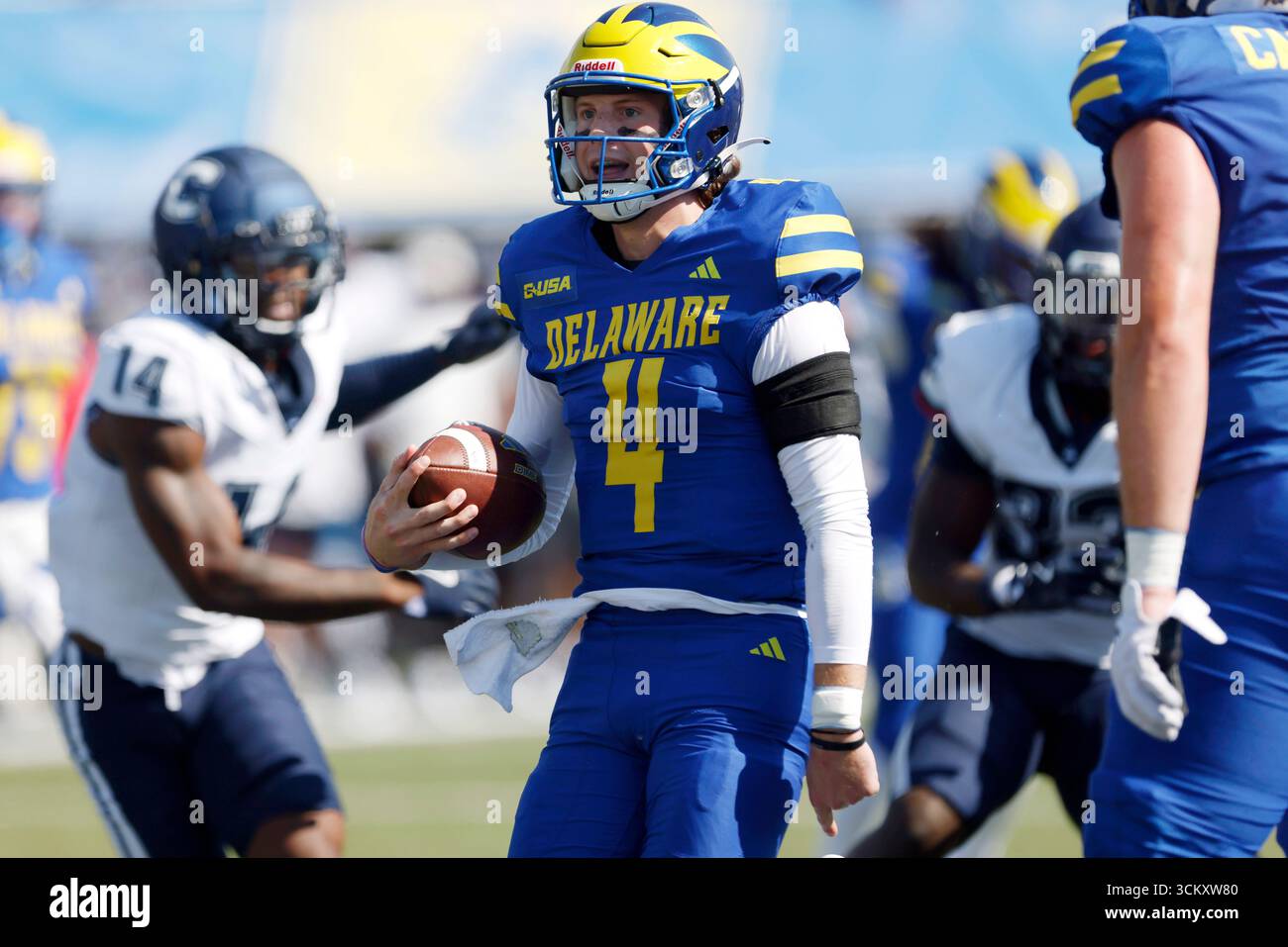 Delaware quarterback Nick Minicucci (4) scores a touchdown during the ...