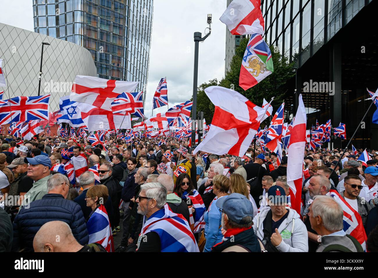 London, UK, 13th September: Approximately 100,000 supporters of Tommy ...