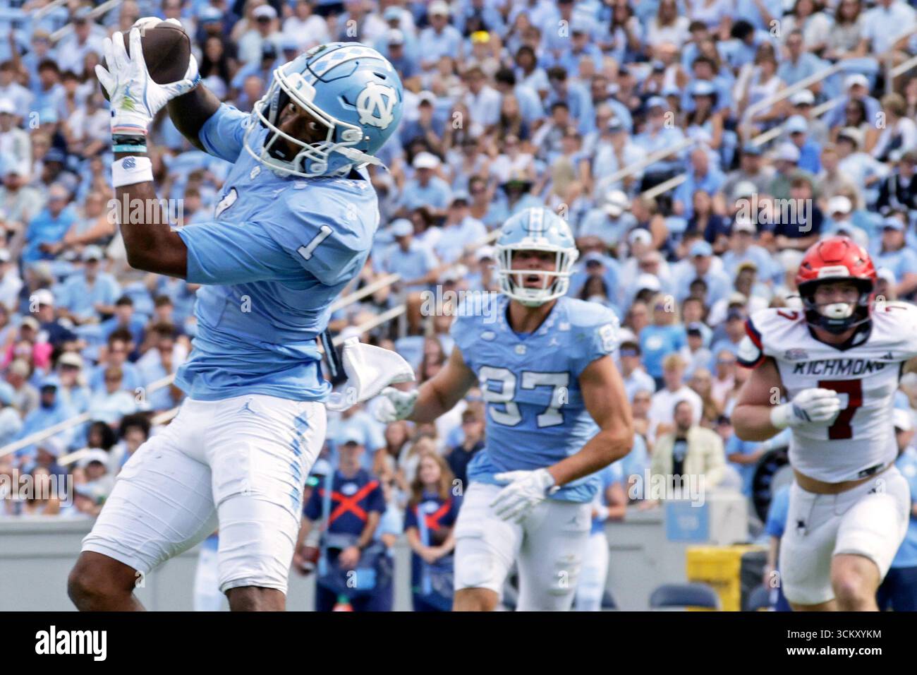 North Carolina wide receiver Jordan Shipp (1) catches a pass and runs ...