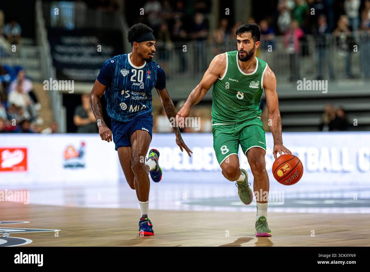 Michael Weathers (20; MLP) verteidigt gegen Behnam Yakhchali Dehkordi ...