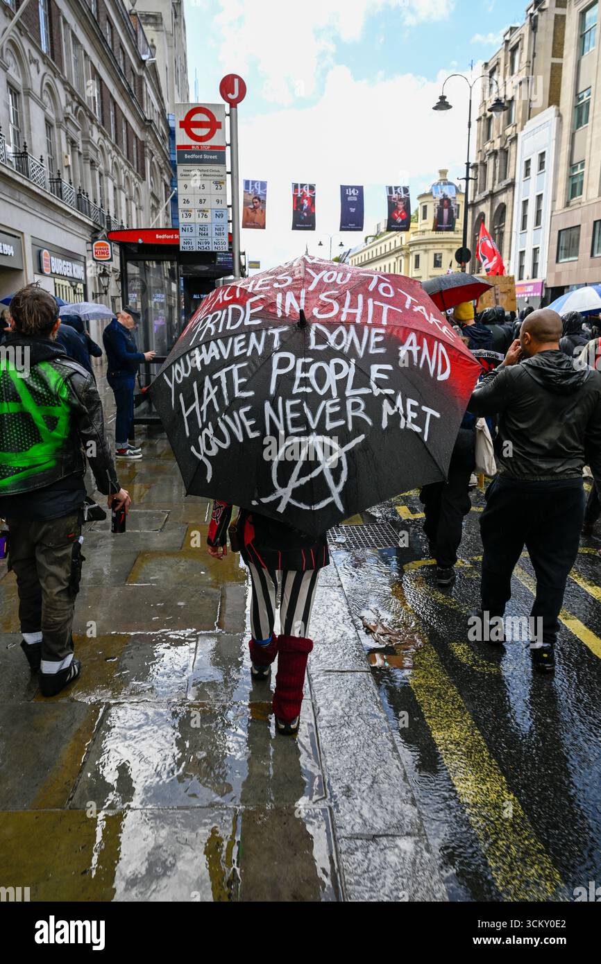 London, UK, 13th September: Protesters march to oppose Tommy Robinson ...