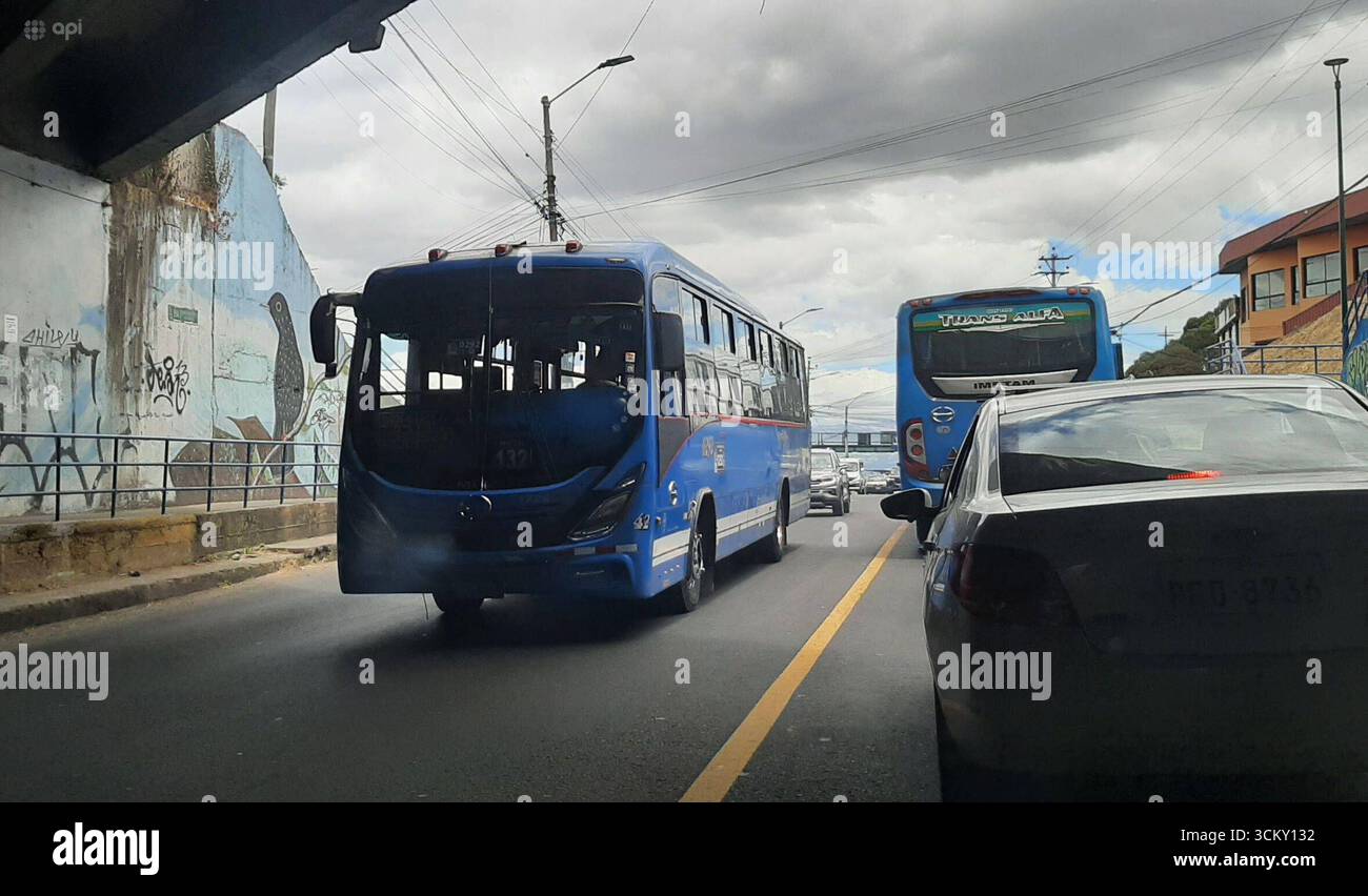 Transporte publico ecuador hi-res stock photography and images - Alamy
