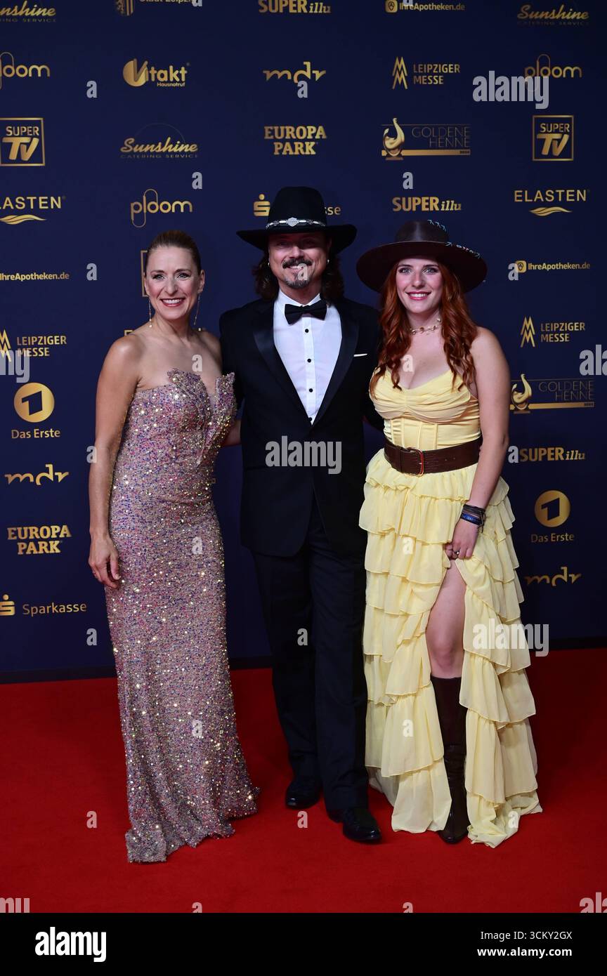 Stefanie Hertel, Lanny Lanner und Johanna Mross bei der 31. Verleihung der Goldenen Henne 2025 ...