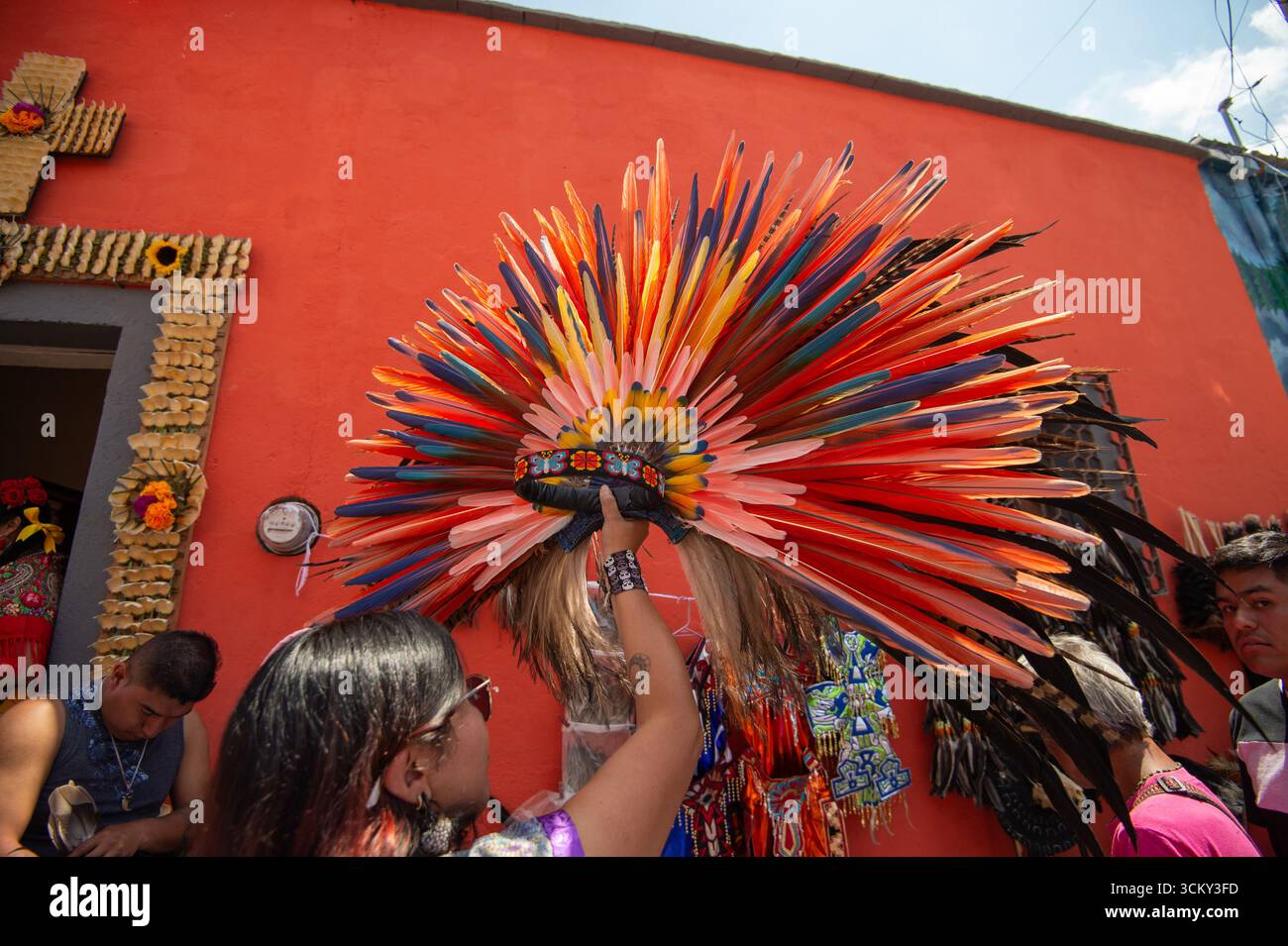 People arrive at the San Francisquito neighborhood near the Temple of ...