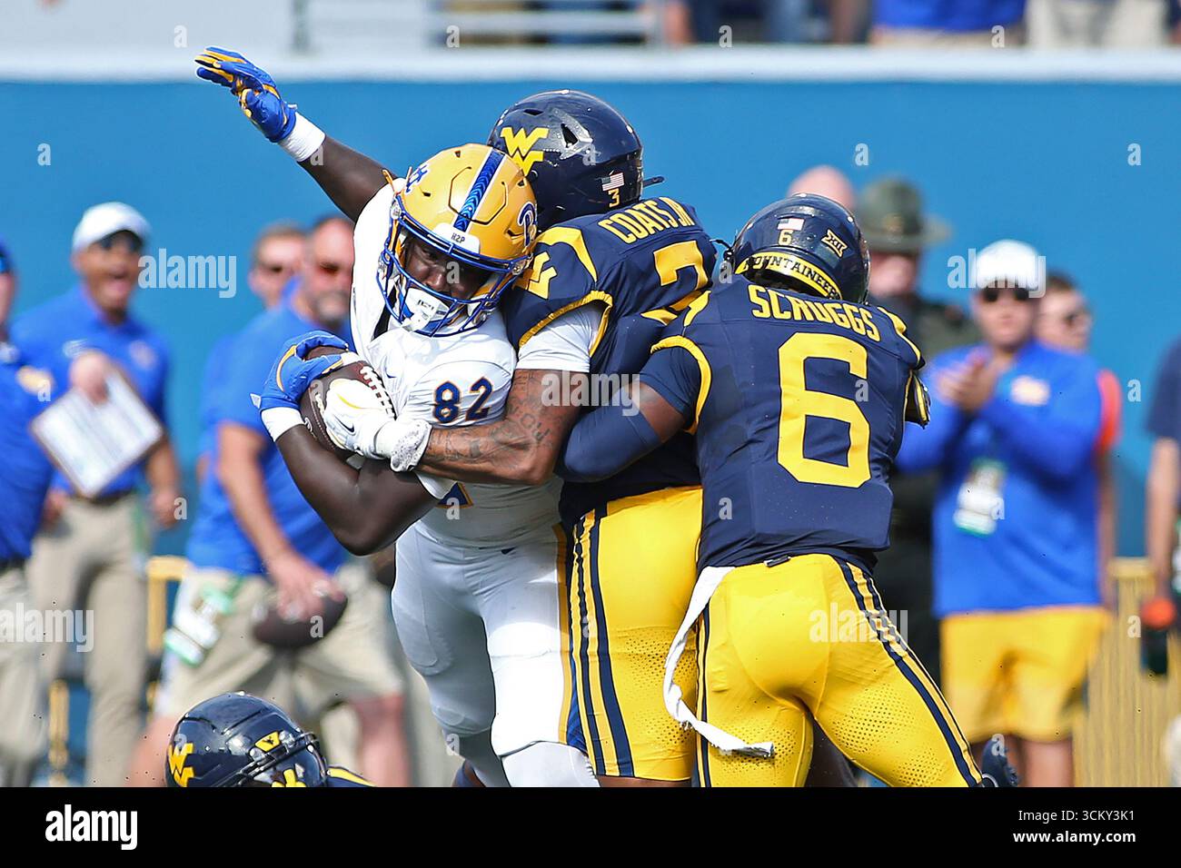 Pittsburgh tight end Malachi Thomas (82) is defended by West Virginia ...