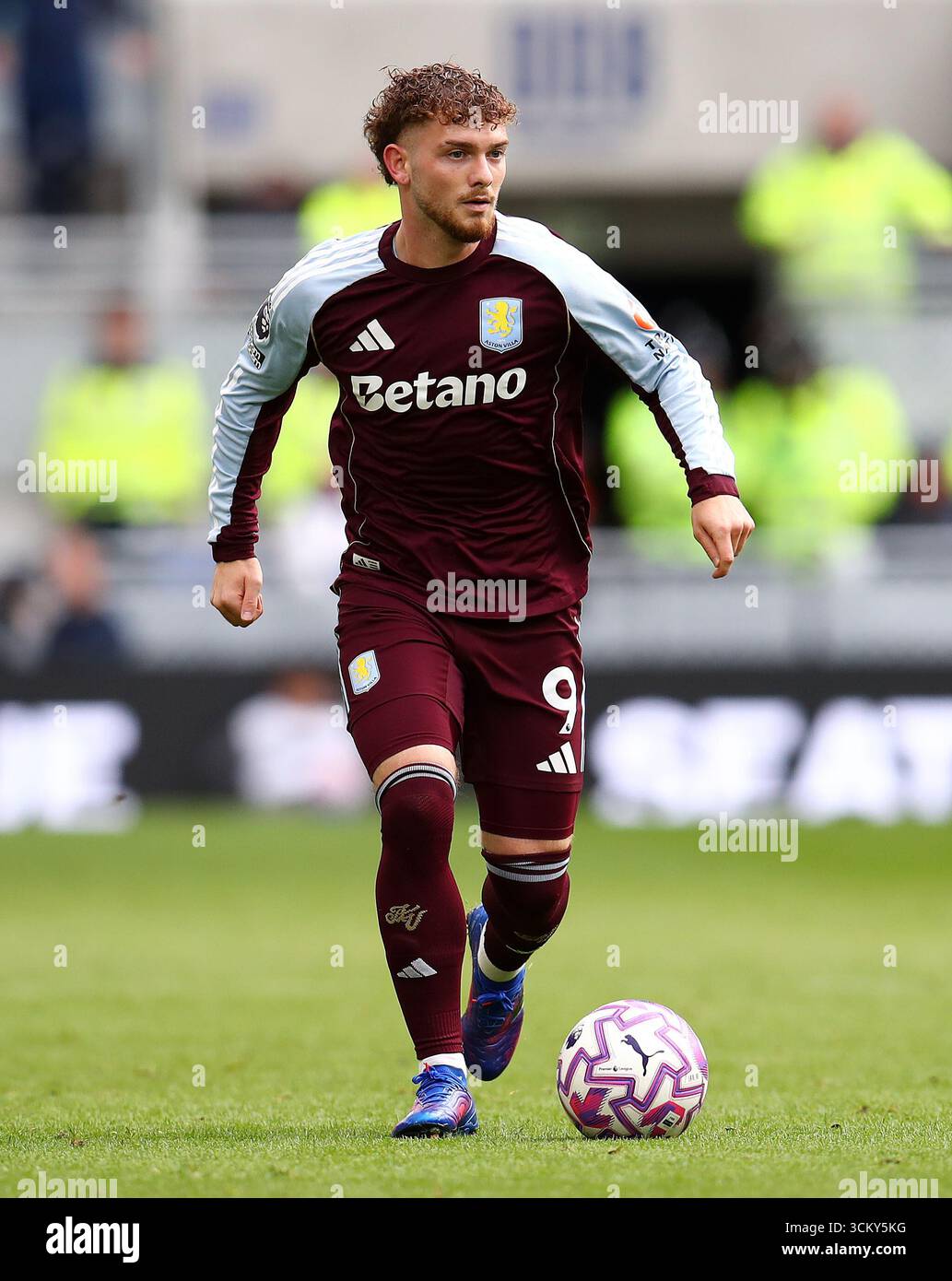 Aston Villa's Harvey Elliot during the Premier League match at Hill ...