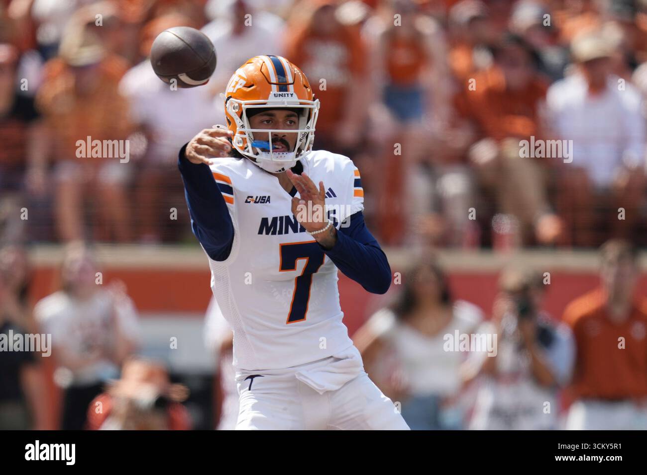 UTEP quarterback Malachi Nelson (7) throws against Texas during the ...