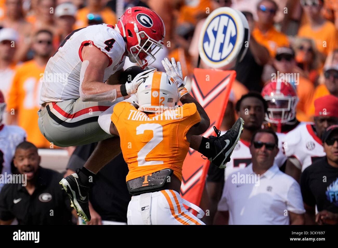Georgia tight end Oscar Delp (4) tries to leap over Tennessee defensive ...