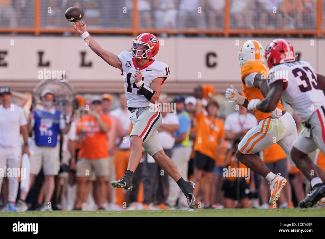 Georgia quarterback Gunner Stockton (14) throws a pass during the first ...