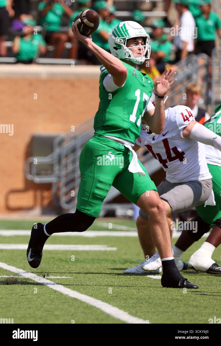 North Texas quarterback Drew Mestemaker (17) throws a pass in the first ...