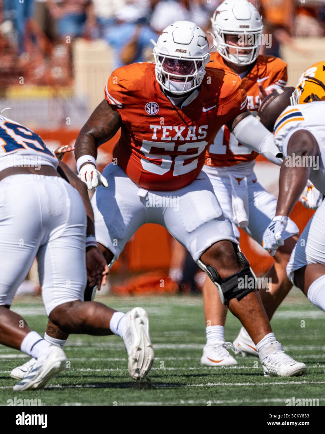 Sept 13, 2025. DJ Campbell (52) of the Texas Longhorns in action vs the ...