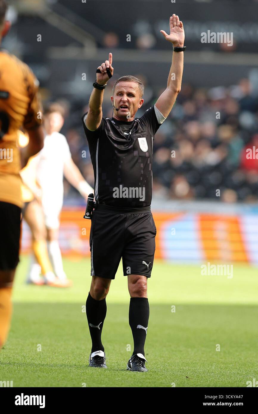 Referee David Webb in action. EFL Skybet championship match, Swansea ...