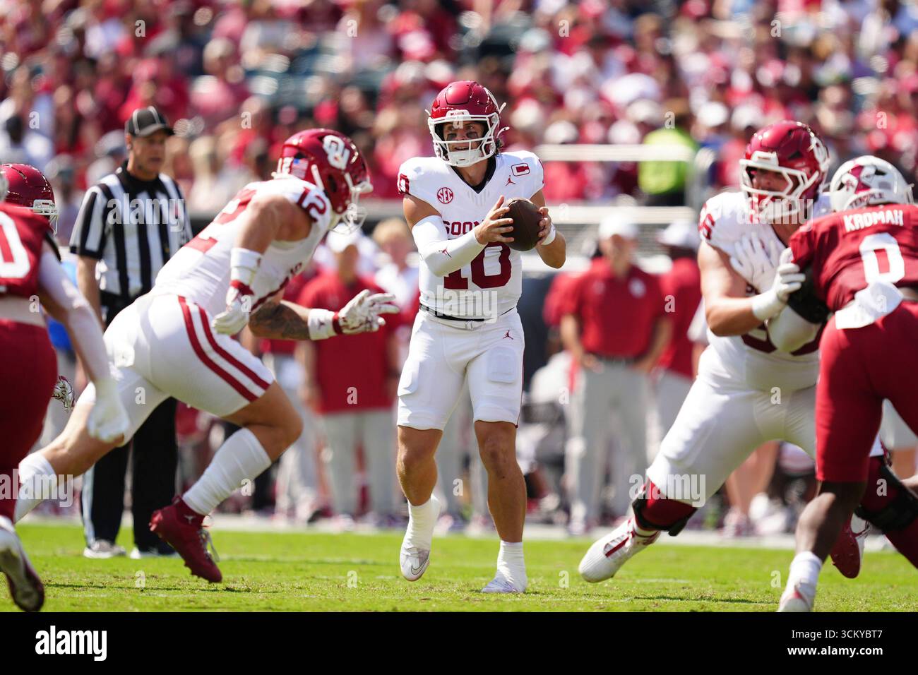 Oklahoma quarterback John Mateer in action during an NCAA college ...