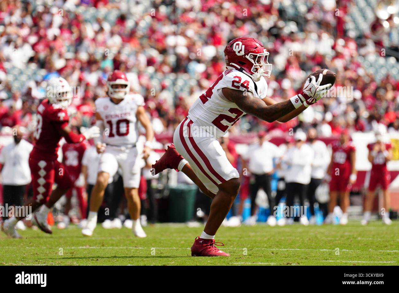 Oklahoma running back Xavier Robinson in action during an NCAA college ...