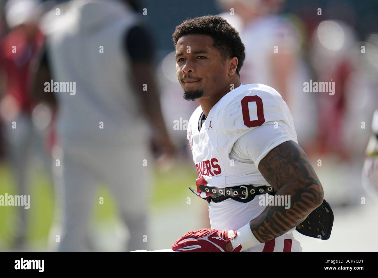 Oklahoma running back Jaydn Ott (0) before an NCAA football game ...