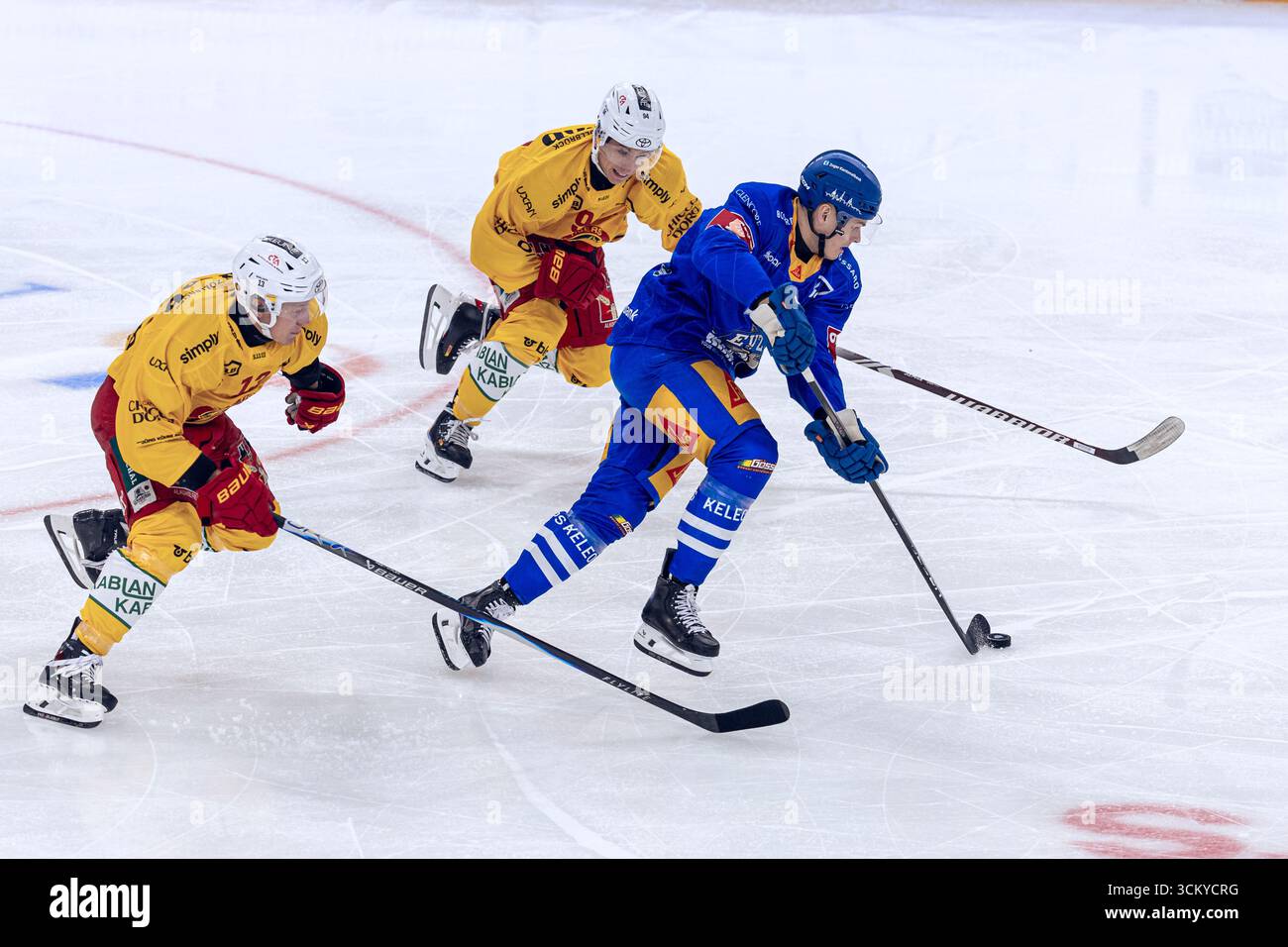 Gregory Hofmann #15 (EV Zug) escapes Oskars Lapinskis #13 (SCL Tigers ...