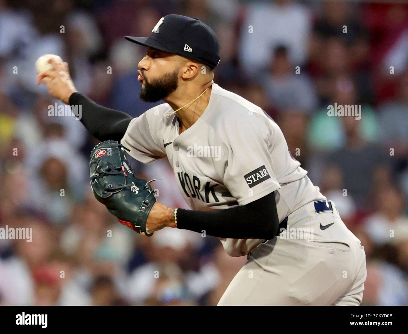 New York Yankees pitcher Devin Williams throws during the seventh ...