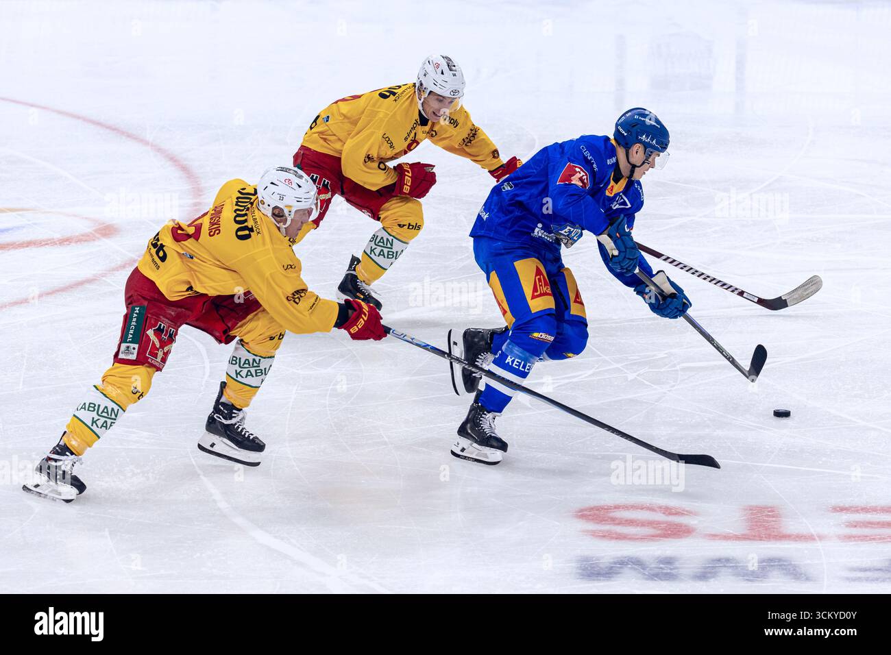 Gregory Hofmann #15 (EV Zug) escapes Oskars Lapinskis #13 (SCL Tigers ...