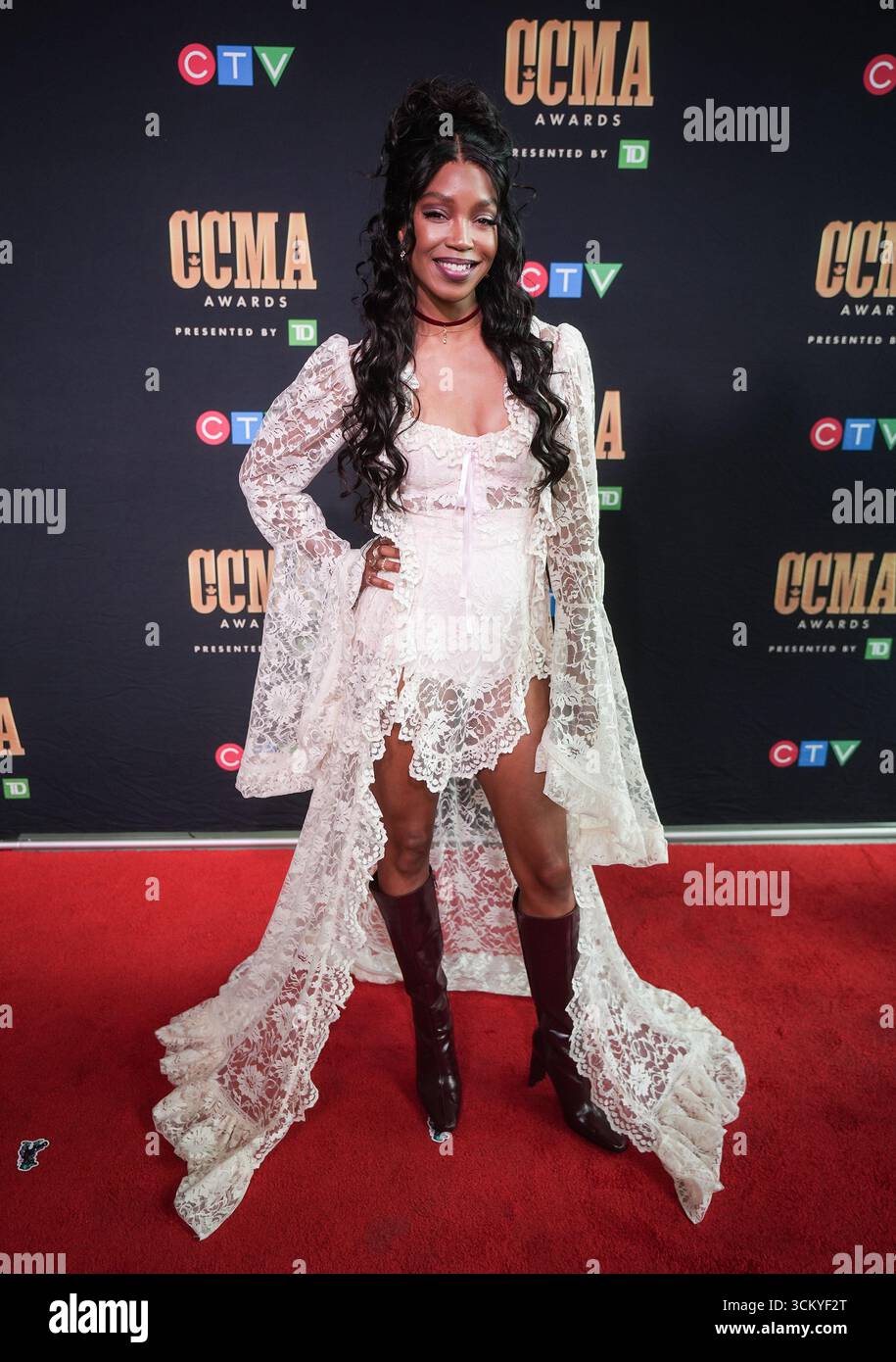 Sacha arrives on the red carpet at the Canadian Country Music ...