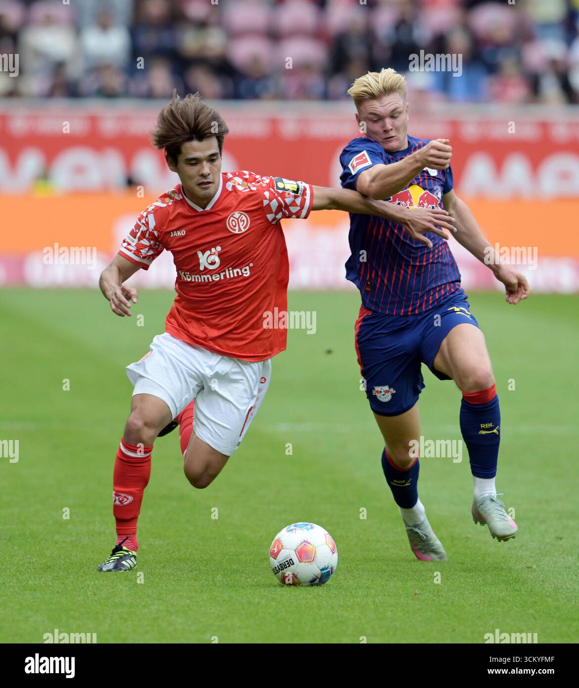 Conrad Harder (re) Gegen Kaishu. Sano. fotografiert beim Fußball ...