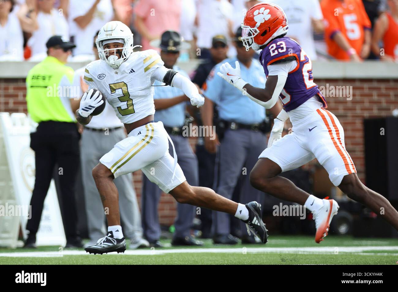 Georgia Tech wide receiver Eric Rivers (3) runs with the football after ...
