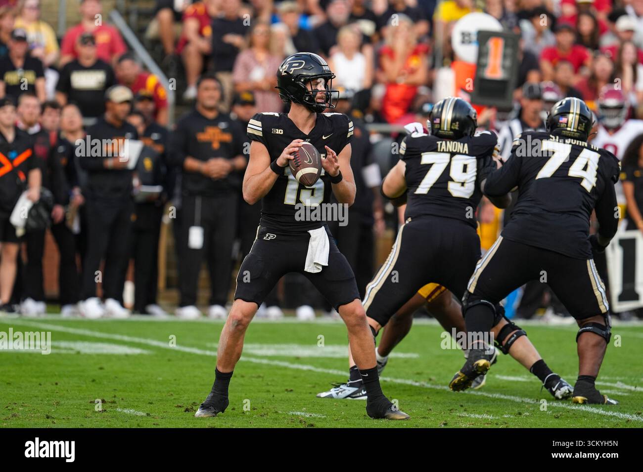 Purdue quarterback Ryan Browne (15) throws against Southern California ...