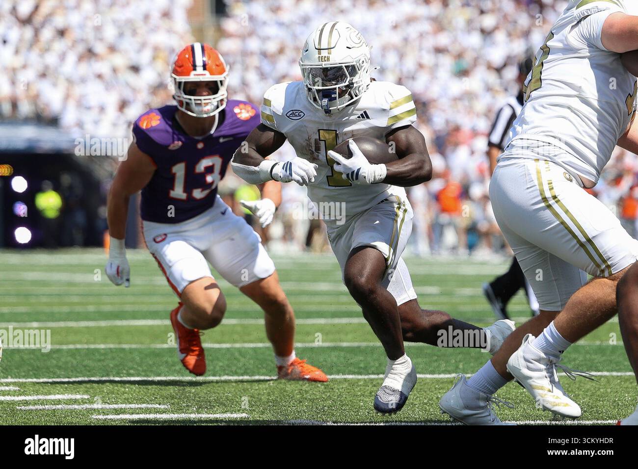Georgia Tech running back Jamal Haynes (1) runs with the ball during ...