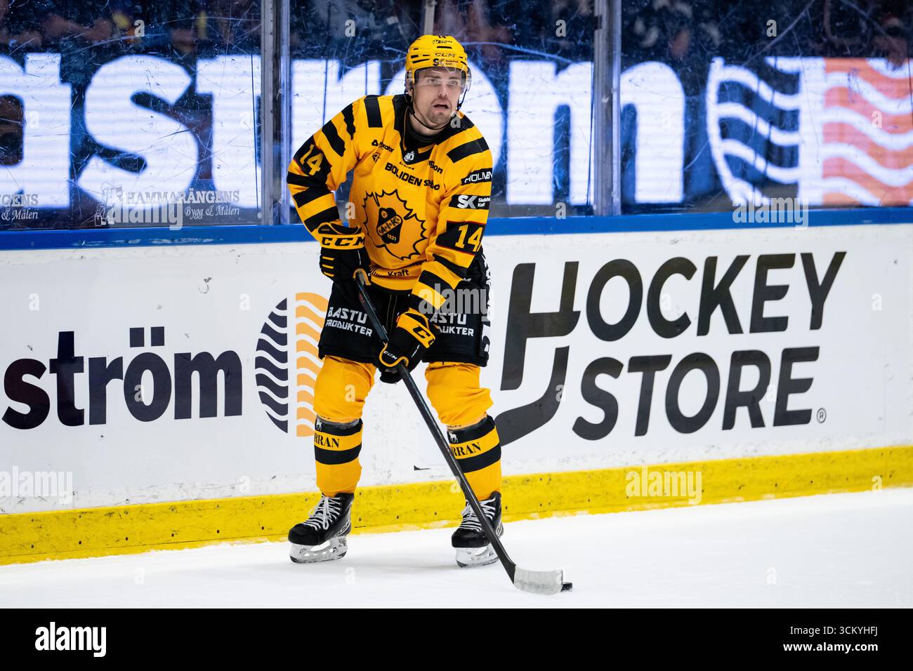 250913 Skellefteås Andreas Johnson under ishockeymatchen i SHL mellan Djurgården och Skellefteå ...