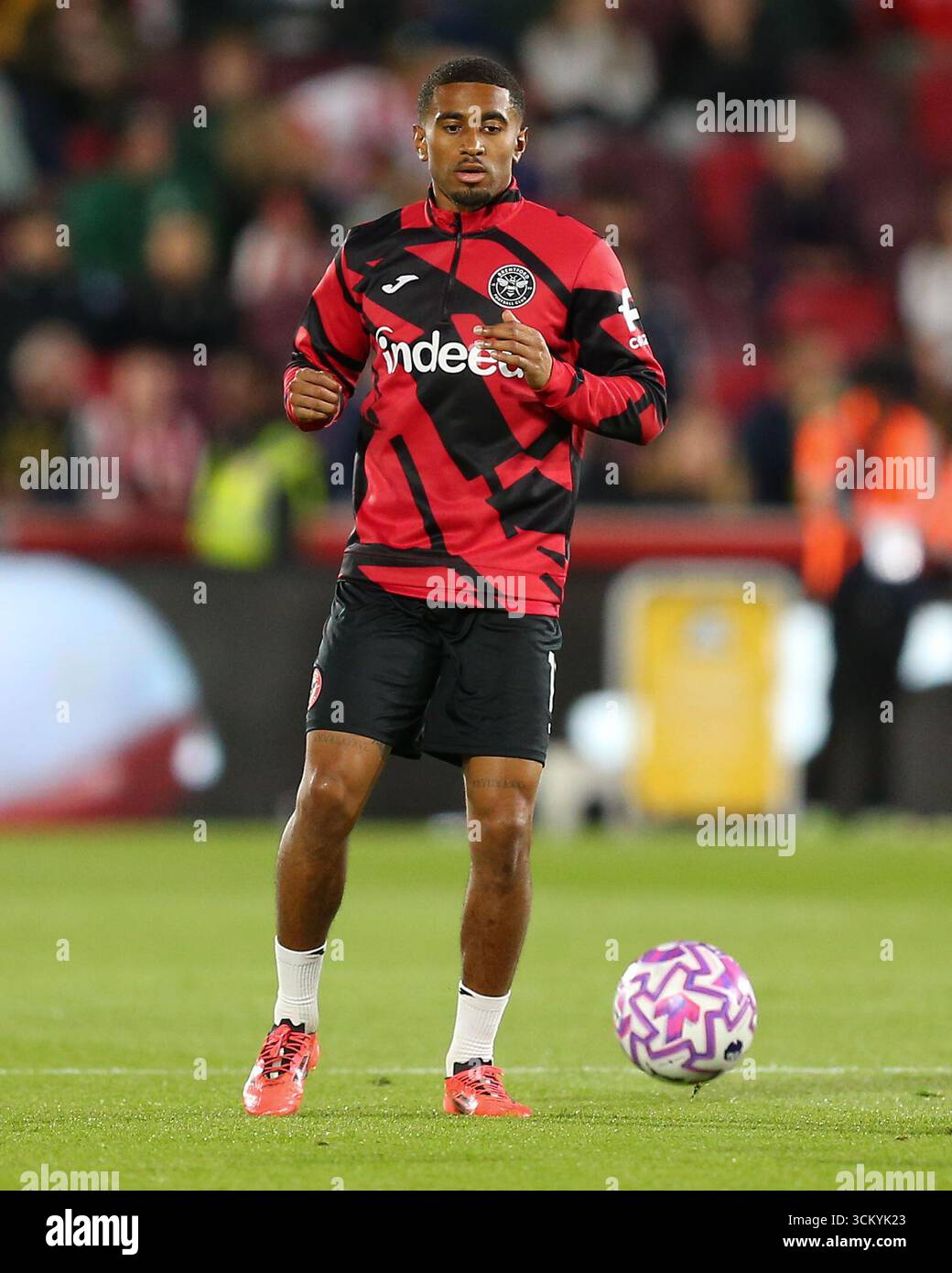 London, England, September 13 2025: Reiss Nelson (11 Brentford) warms ...