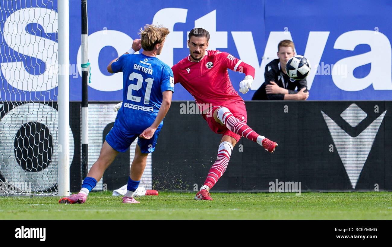 v.li.: Luca Battista (Balingen, 21), Arthur Lyska (Torwart, SVS, 1 ...