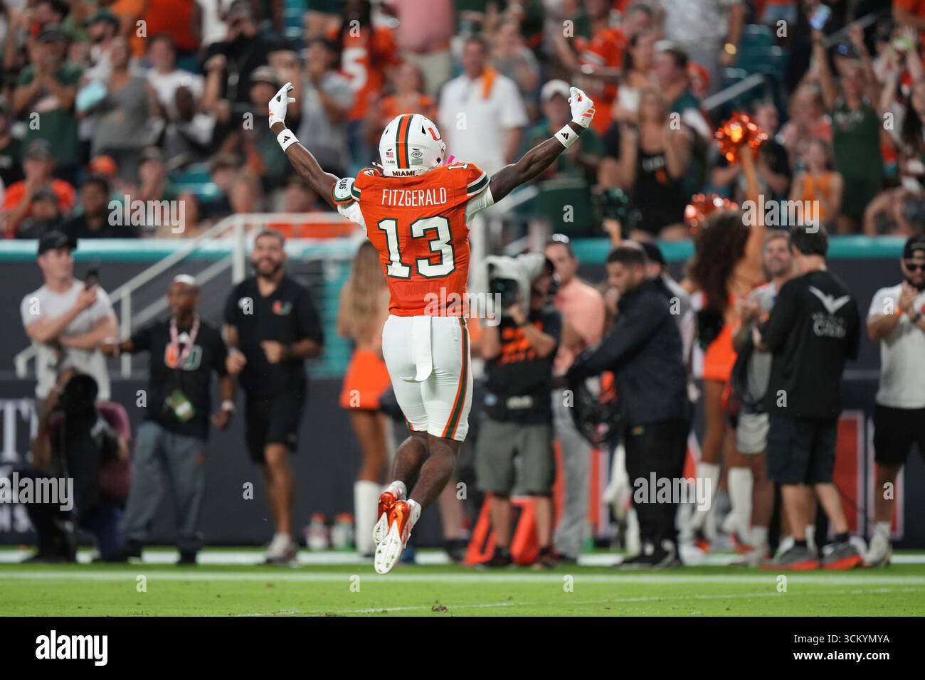 MIAMI GARDENS, FL - SEPTEMBER 13: Miami Hurricanes defensive back Bryce ...