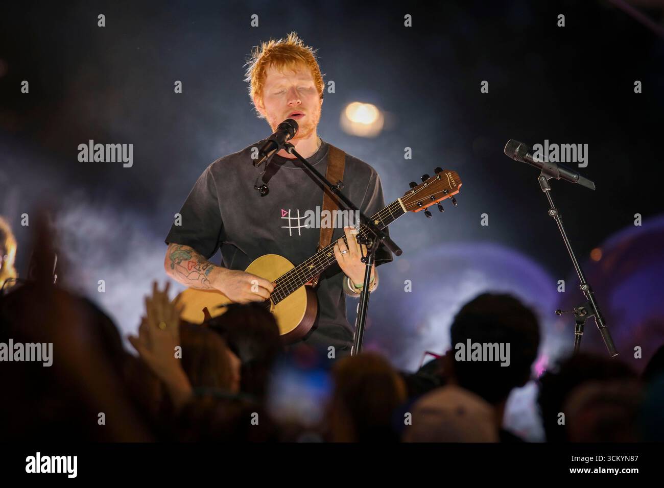 Singer-songwriter Ed Sheeran performs during "Ed Sheeran's Play: Live ...
