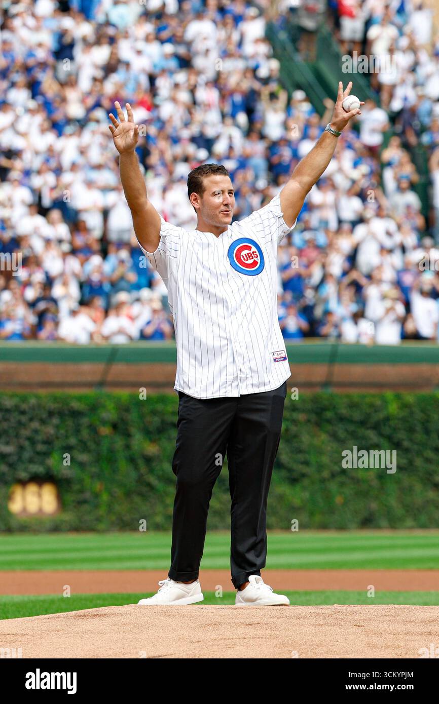 Former Chicago Cubs player Anthony Rizzo greets fans before throwing ...