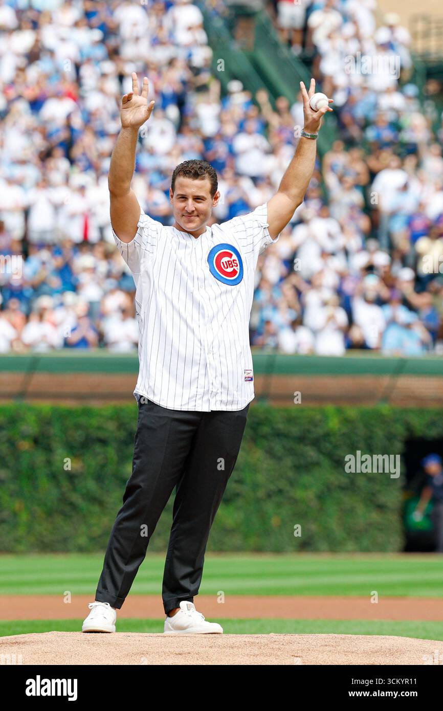 Former Chicago Cubs player Anthony Rizzo greets fans before throwing ...