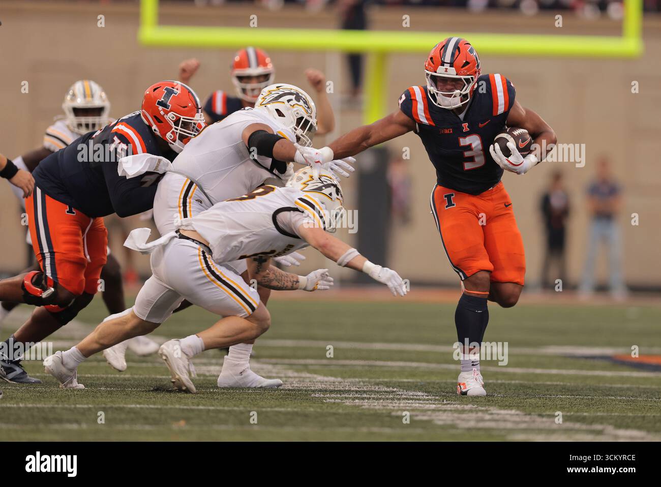 Illinois Kaden Feagin (3) runs with the ball during an NCAA football ...