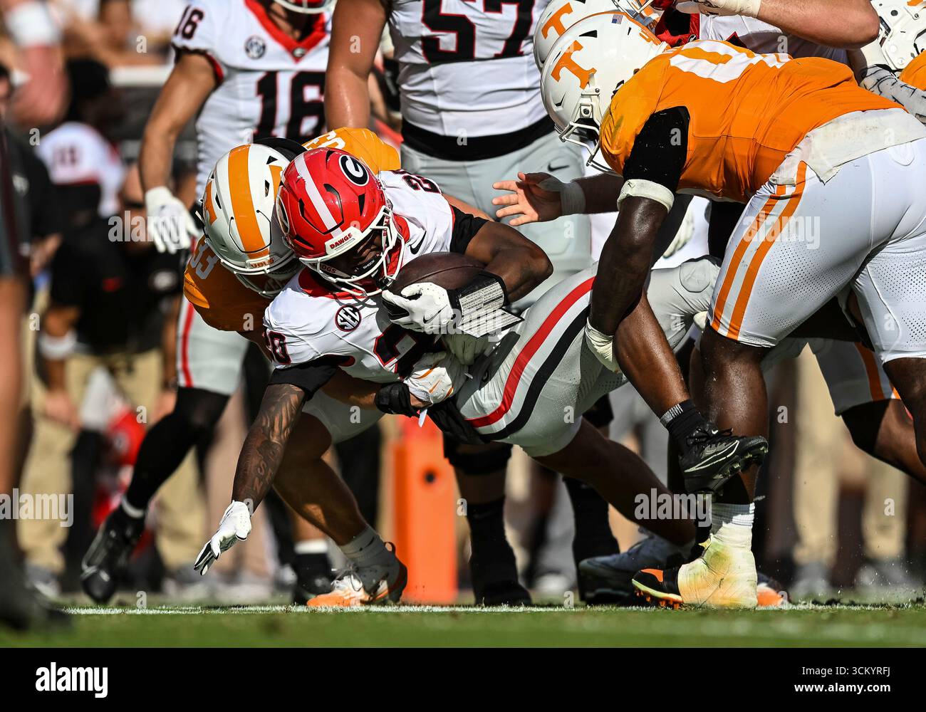 KNOXVILLE, TN - SEPTEMBER 13: Tennessee Volunteers linebacker Ben ...