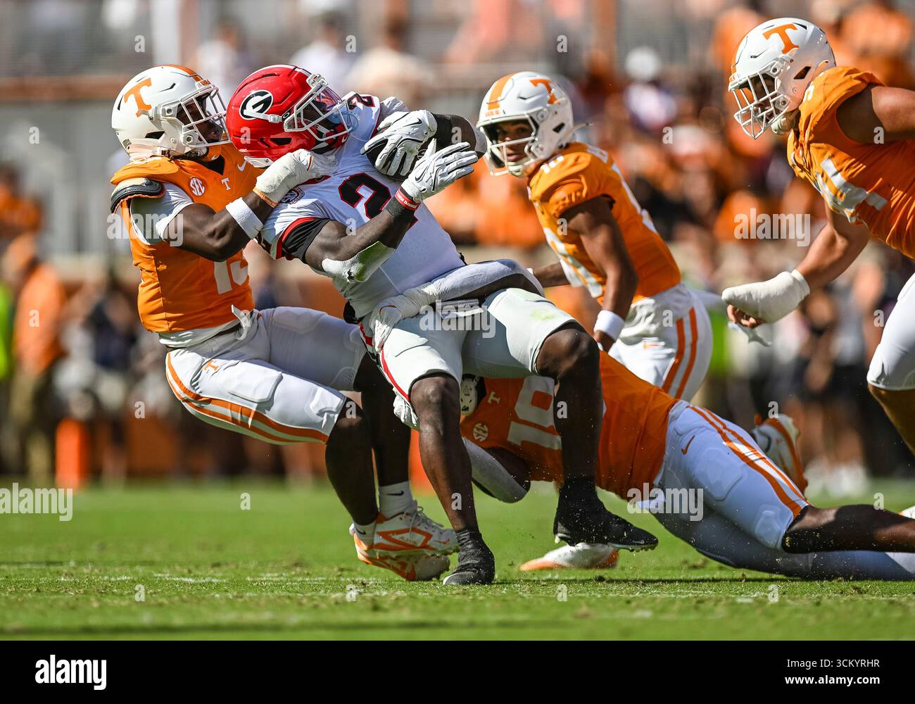 KNOXVILLE, TN - SEPTEMBER 13: Tennessee Volunteers linebacker Edwin ...