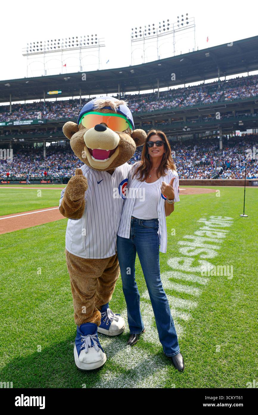 Chicago Cubs mascot Clark poses for a photo with Cindy Crawford before ...